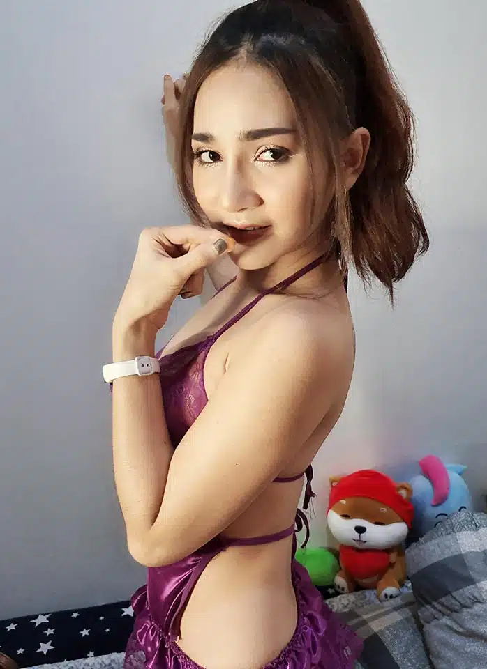 น้องแพรวา สุกานดา พริตตี้ ดีกรีนางเอกหนังผู้ใหญ่